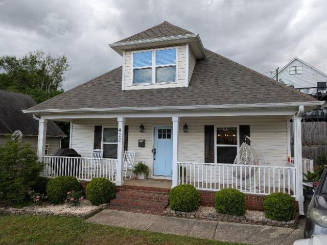 4 Br, 3 bath, Single Family 422 Katonah Ave