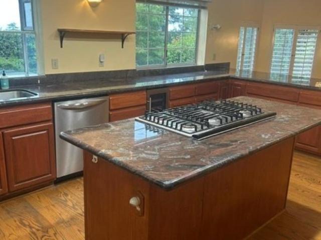 4 Br, 3 bath, Single Family 42 Botany Court