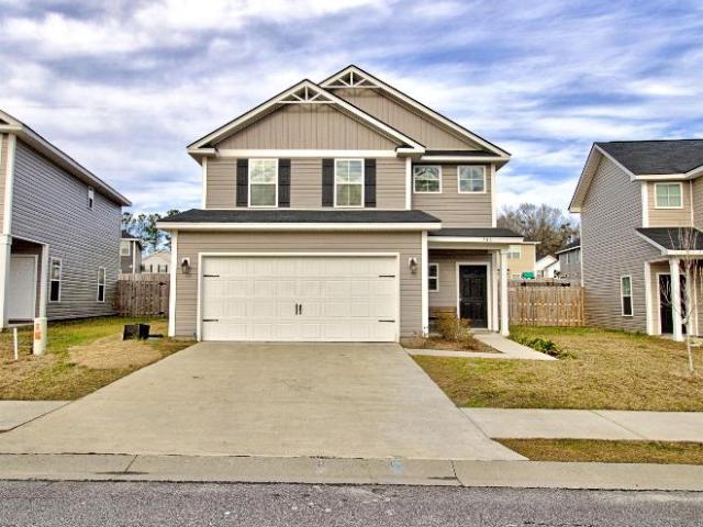 4 Br, 3 bath, Single Family 546 Fairview Circle