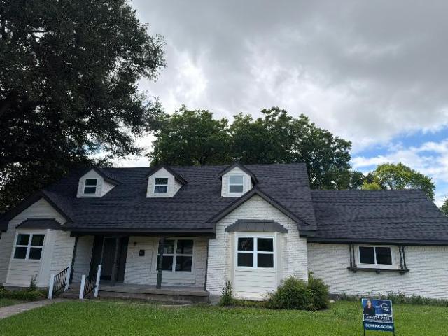 4 Br, 3 bath, Single Family 550 Glen Oaks Blvd
