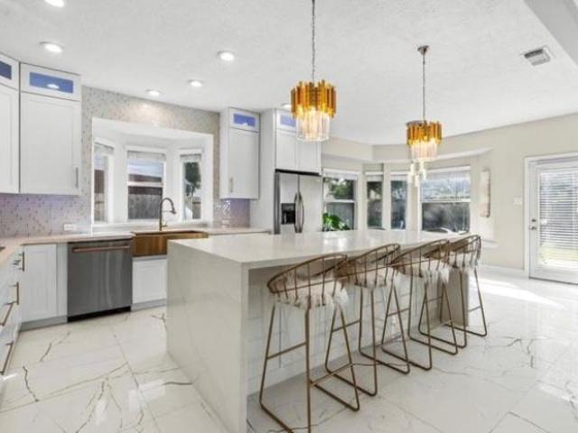 4 Br, 3 bath, Single Family 5515 East Terrace Gable Circle