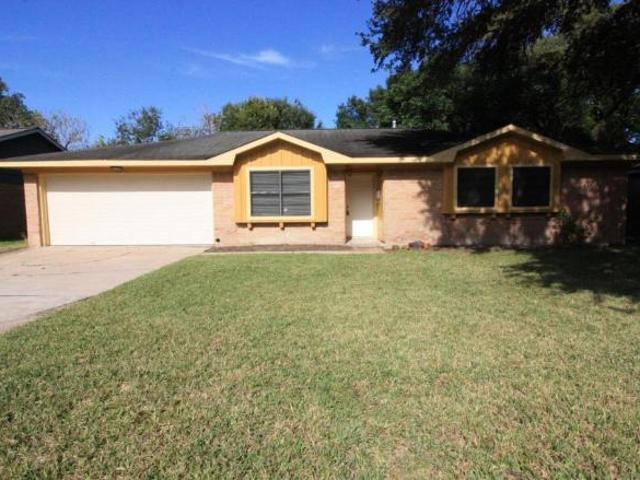 4 Br, 3 bath, Single Family 5830 Effingham Dr