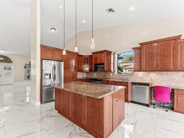 4 Br, 3 bath, Single Family 5872 NW 73rd Court