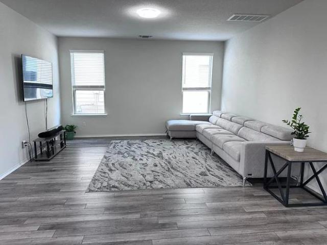 4 Br, 3 bath, Single Family 508 Black Alder St