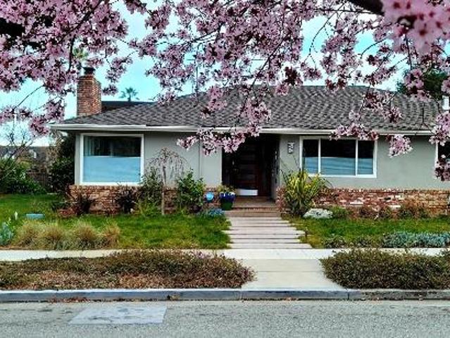 4 Br, 3 bath, Single Family 50 Hayward Ave
