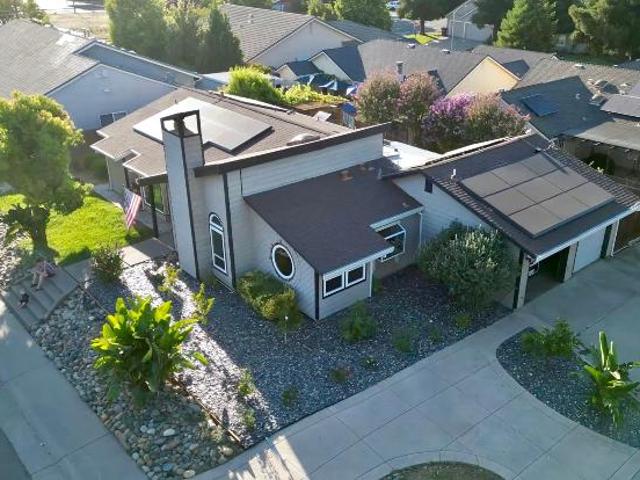4 Br, 3 bath, Single Family 5107 Parque Vista Way