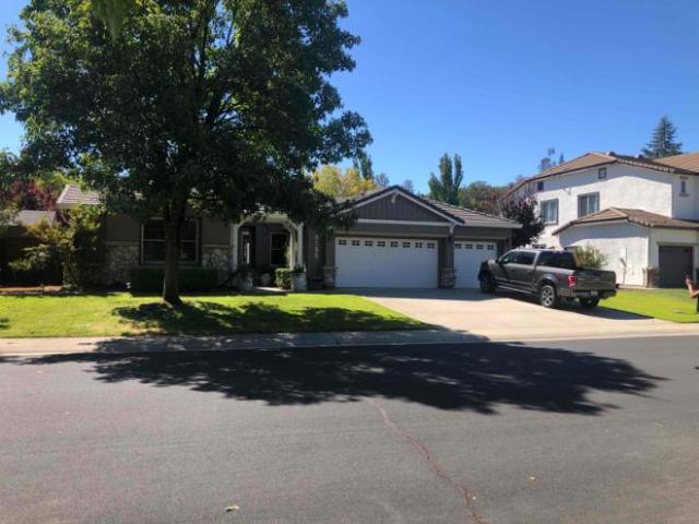 4 Br, 3 bath, Single Family 5195 Equestrian Ct