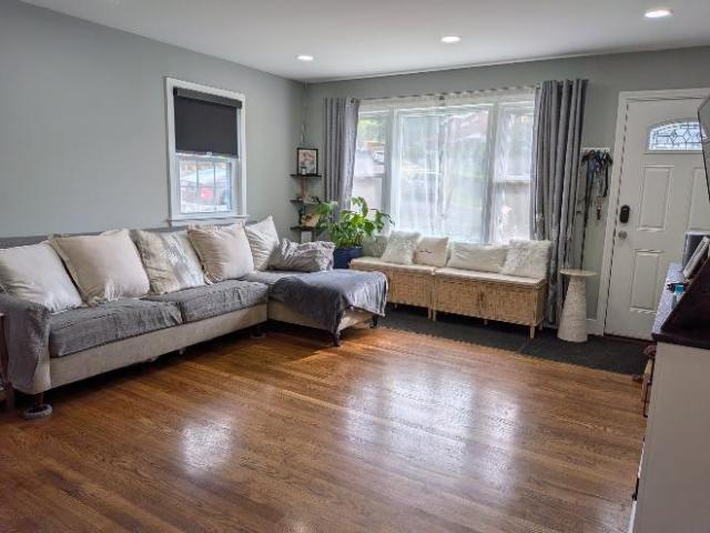 4 Br, 3 bath, Single Family 5208 59th Ave