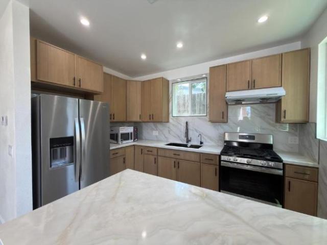 4 Br, 3 bath, Single Family 5337 Saxon St