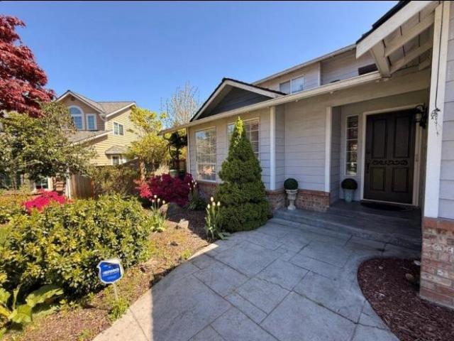 4 Br, 3 bath, Single Family 6413 142nd Pl SE
