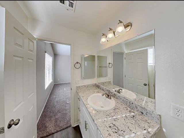 4 Br, 3 bath, Single Family 650 Laura Dr