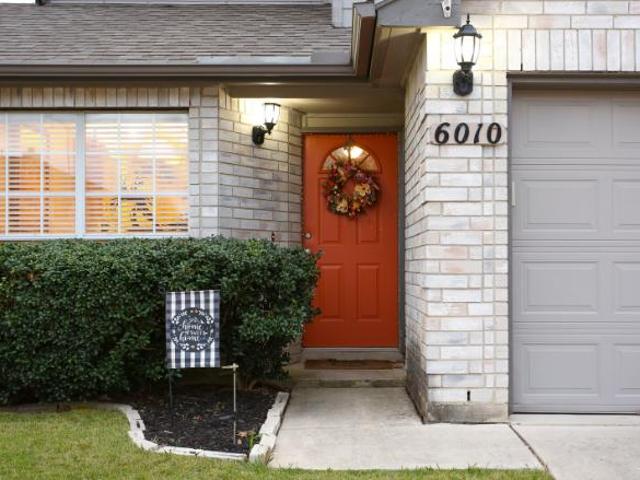 4 Br, 3 bath, Single Family 6010 Wood Bayou Dr