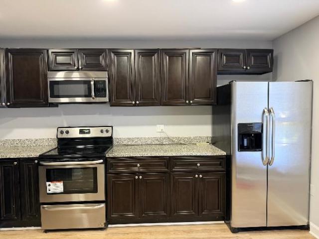 4 Br, 3 bath, Single Family 601 Colonial Ave