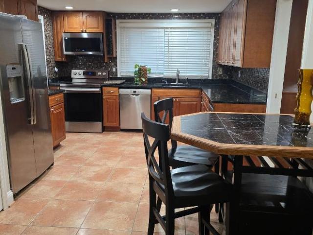 4 Br, 3 bath, Single Family 602 Sugarland Run Dr