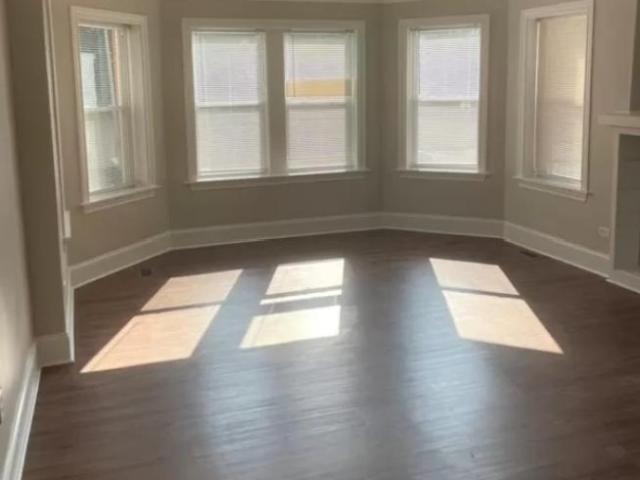 4 Br, 3 bath, Single Family 6046 S Rhodes Ave