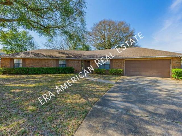 4 Br, 3 bath, Single Family 608 Manor Court