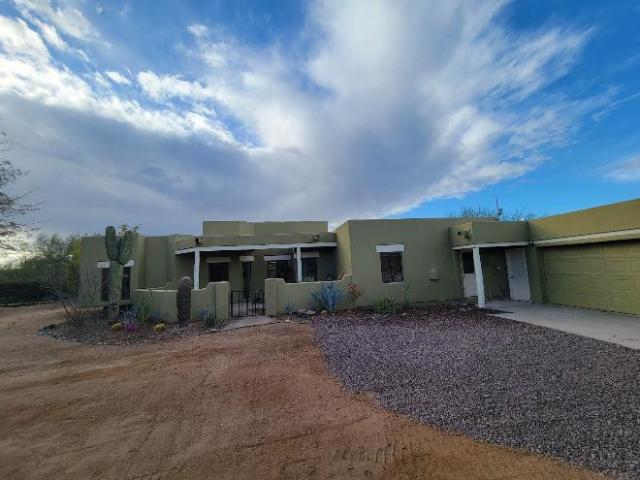 4 Br, 3 bath, Single Family 6105 E Lowden Rd