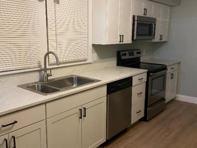 4 Br, 3 bath, Single Family 610 Carnahan Ave
