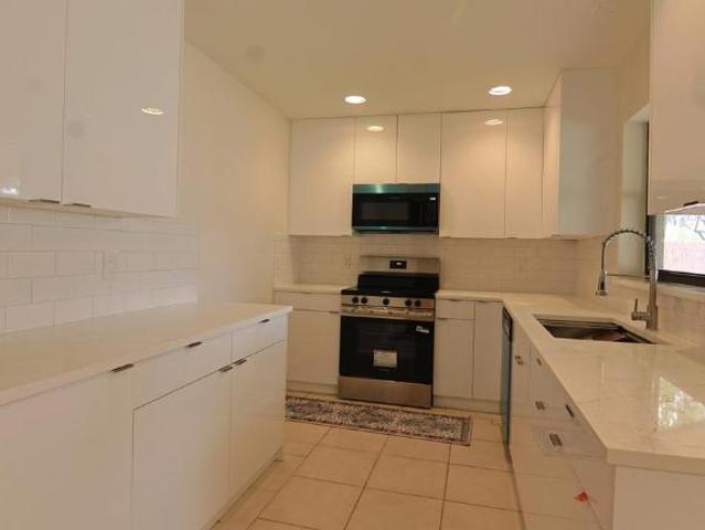 4 Br, 3 bath, Single Family 620 Hastings Street