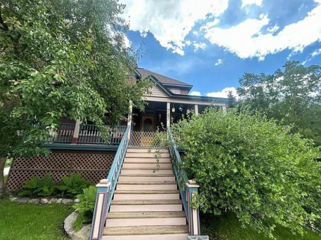 4 Br, 3 bath, Single Family 747 4th St