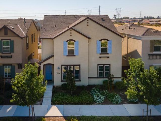 4 Br, 3 bath, Single Family 7514 Clear Lake Aly