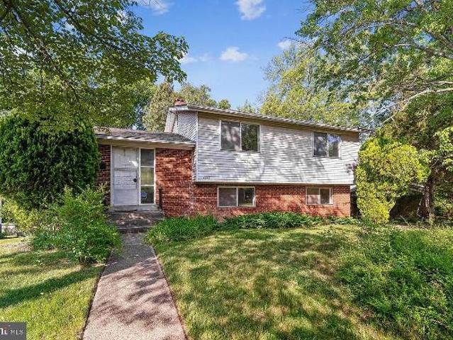 4 Br, 3 bath, Single Family 7608 Wellesley Dr