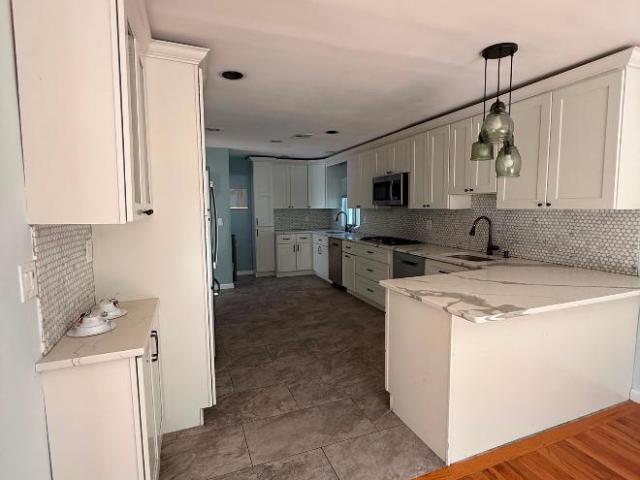 4 Br, 3 bath, Single Family 768 Dearborn St
