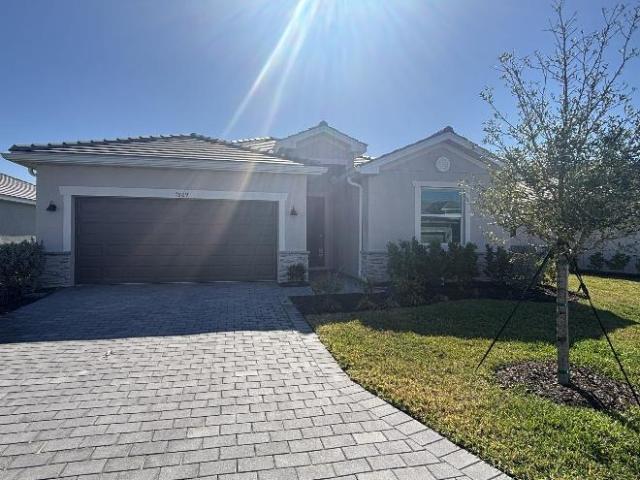 4 Br, 3 bath, Single Family 7869 Lakes Edge