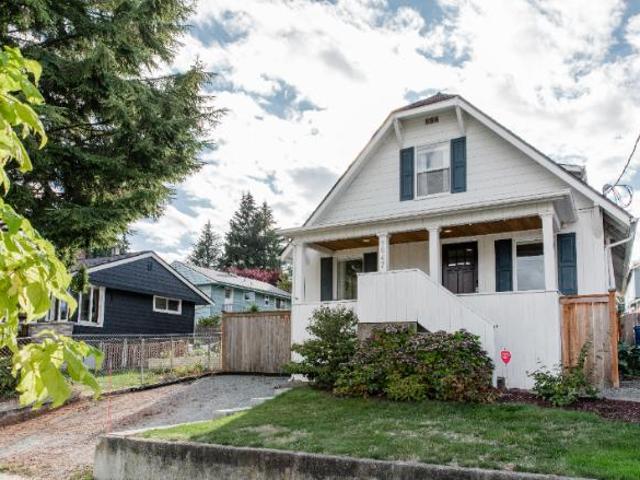 4 Br, 3 bath, Single Family 7947 10th Ave Sw
