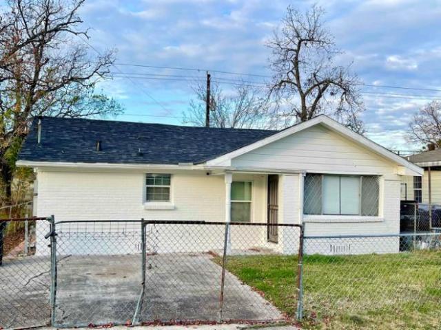 4 Br, 3 bath, Single Family 7949 Blue St