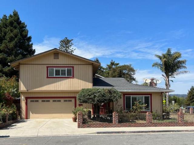 4 Br, 3 bath, Single Family 701 Bay St