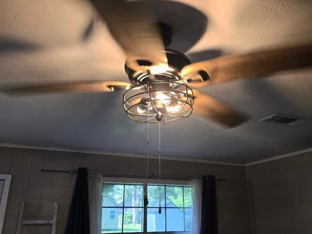 4 Br, 3 bath, Single Family 701 Rickey St
