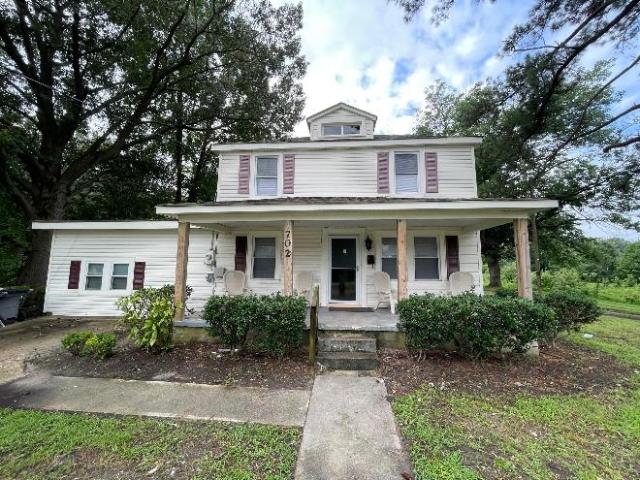 4 Br, 3 bath, Single Family 702 Todds Ln