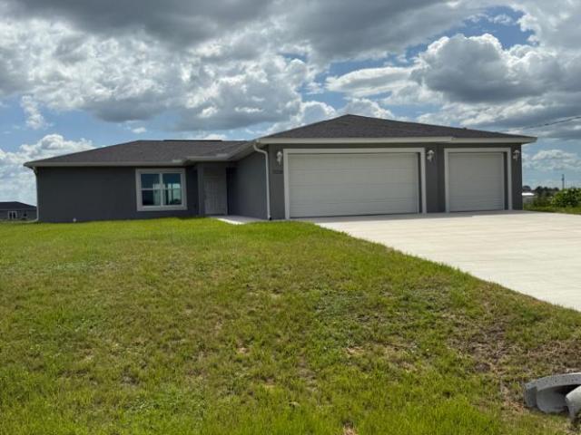 4 Br, 3 bath, Single Family 7038 Lotus Cir