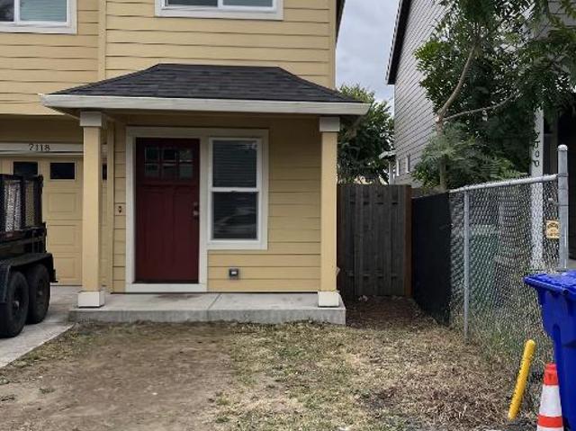 4 Br, 3 bath, Single Family 7118 SE Fern Ave