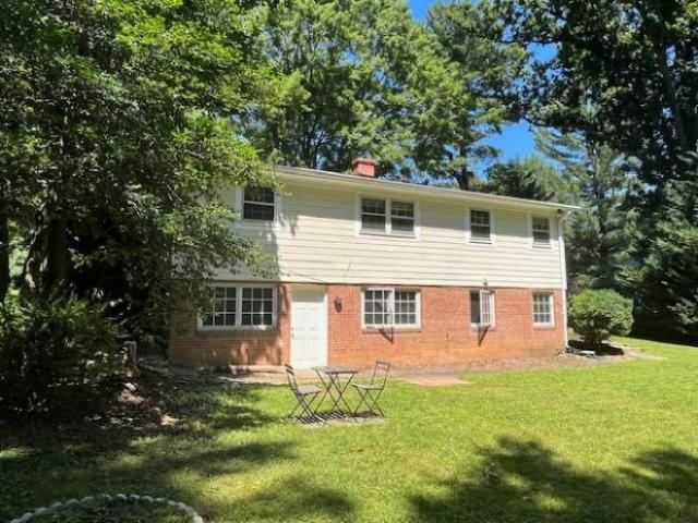 4 Br, 3 bath, Single Family 731 Miller Ave