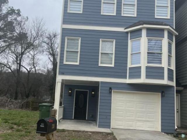 4 Br, 3 bath, Single Family 738 Prince Pl NW