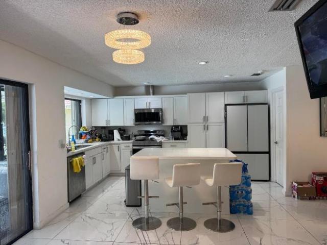 4 Br, 3 bath, Single Family 8651 NW 21st Court