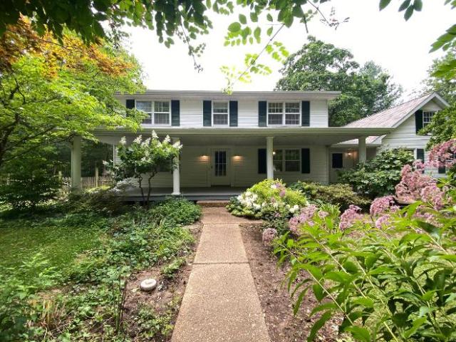 4 Br, 3 bath, Single Family 8813 Old Indian Trail