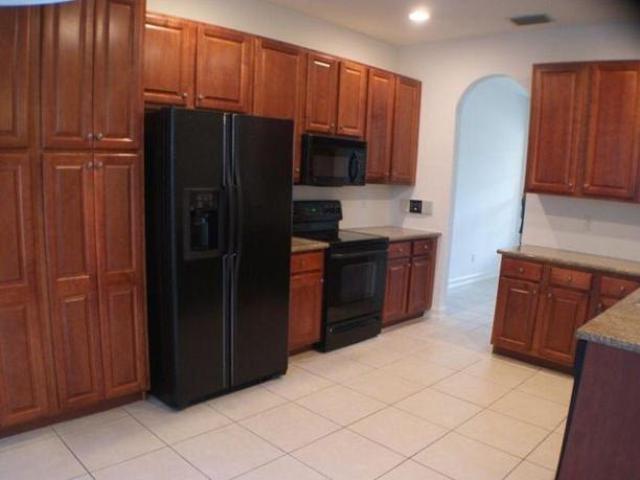4 Br, 3 bath, Single Family 8887 Chestnut Ridge Way