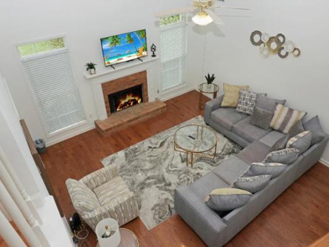 4 Br, 3 bath, Single Family 888 Saddlebred Way