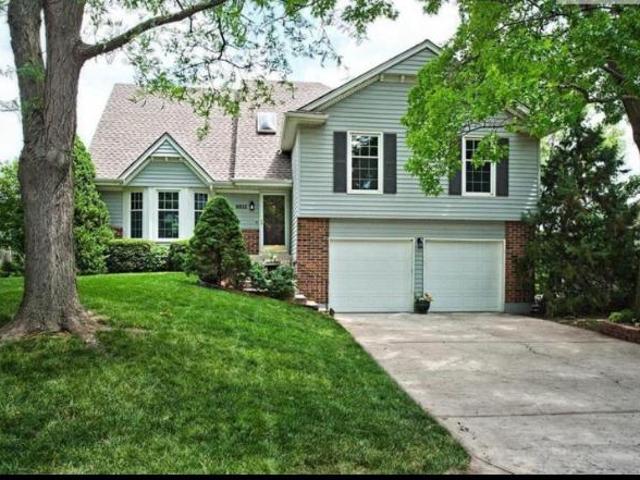4 Br, 3 bath, Single Family 8912 W 117th St