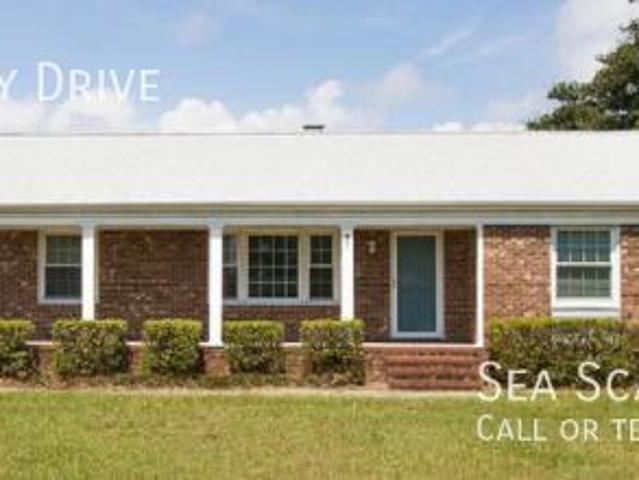 4 Br, 3 bath, Single Family 801 Pine Valley Dr