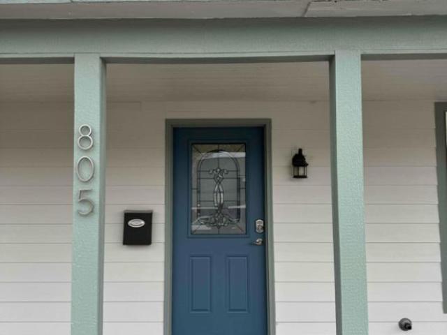 4 Br, 3 bath, Single Family 805 N 2nd St