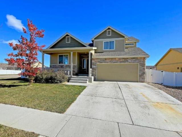 4 Br, 3 bath, Single Family 814 Mount Sneffels