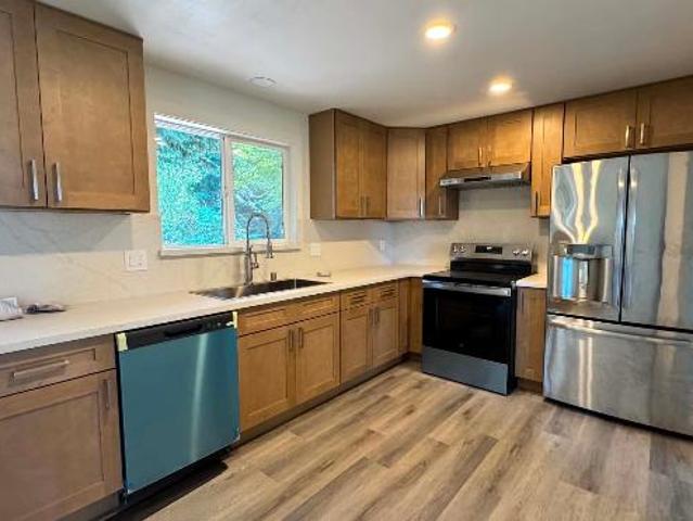 4 Br, 3 bath, Single Family 820 Carter Pl