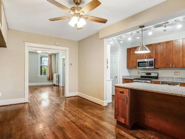 4 Br, 3 bath, Single Family 821 Kentucky Ave Se