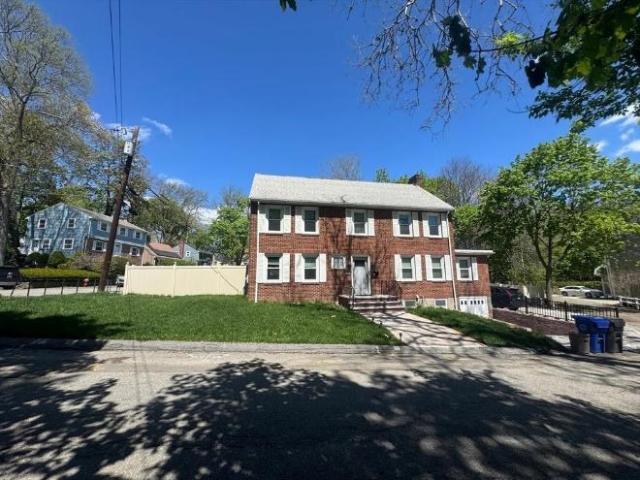 4 Br, 3 bath, Single Family 82 Arlmont St