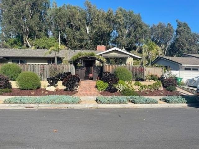 4 Br, 3 bath, Single Family 831 Palermo Dr