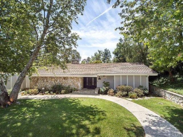 4 Br, 3 bath, Single Family 8 Aurora Dr